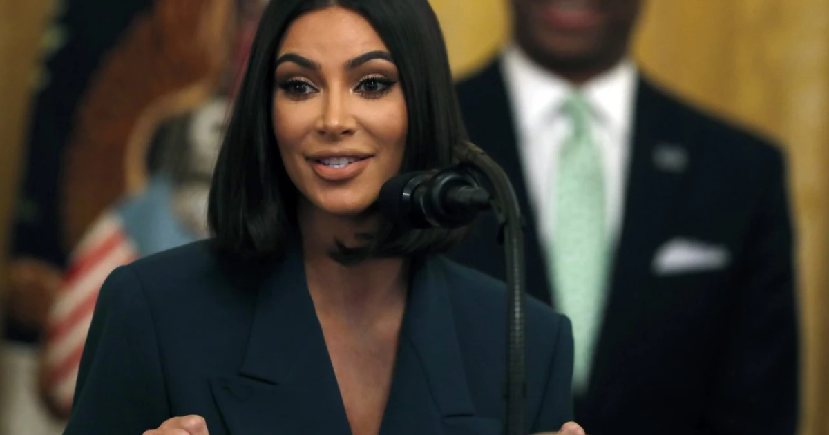 Kim Kardashian zakladá private equity. Bude sa volať SKKY - Forbes ...