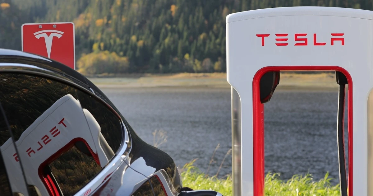 Tesla plánuje novú továreň. V Šanghaji sa majú vyrábať batériové ...