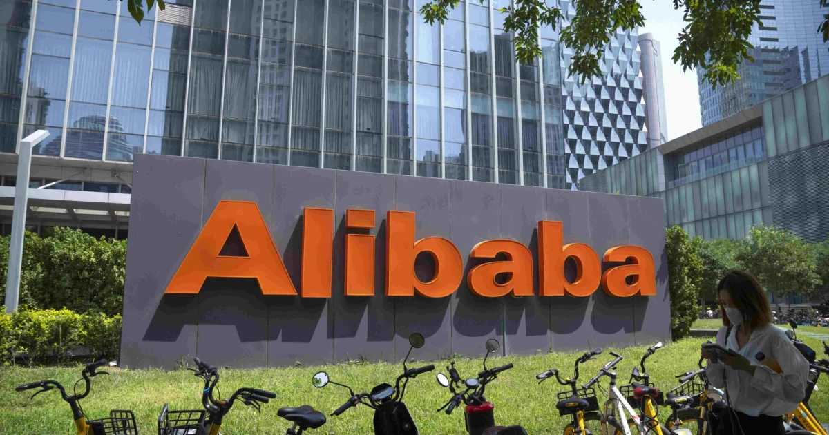 Alibaba žaluje USA. Bráni sa označeniu za firmu napojenú na čínsku ...