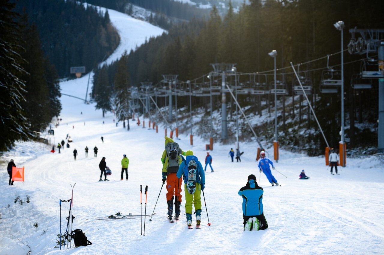 Lyžovačka sa pomaly rozbieha: Veľký prehľad cien v slovenských ...