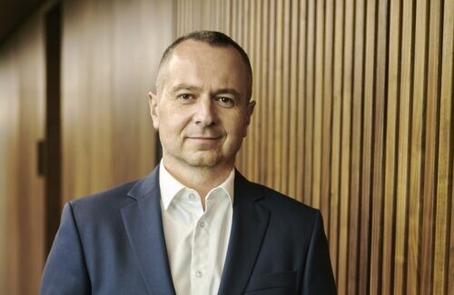 Veľké vlastnícke zmeny v J&T. Jakabovič presúva časť svojho podielu ...