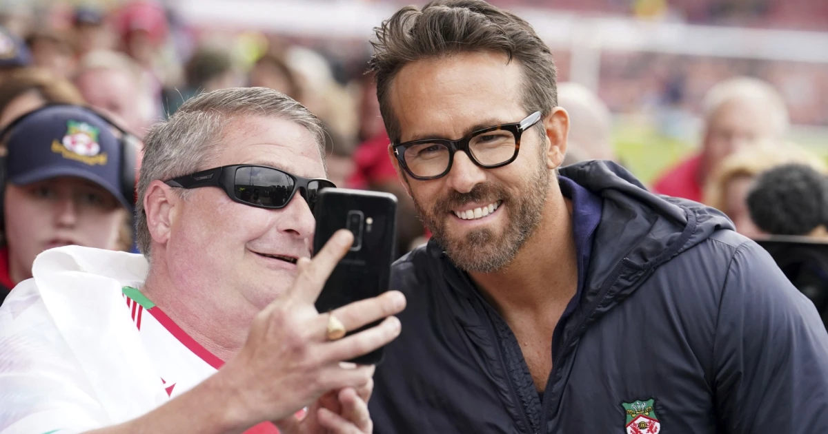 Z neznámeho klubu Wrexham urobili hit. Teraz hollywoodski herci ...