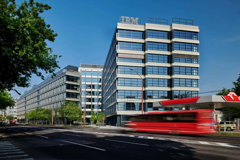 IBM na Slovensku hromadne prepúšťa. Prácu stratí takmer 200 ľudí - Forbes