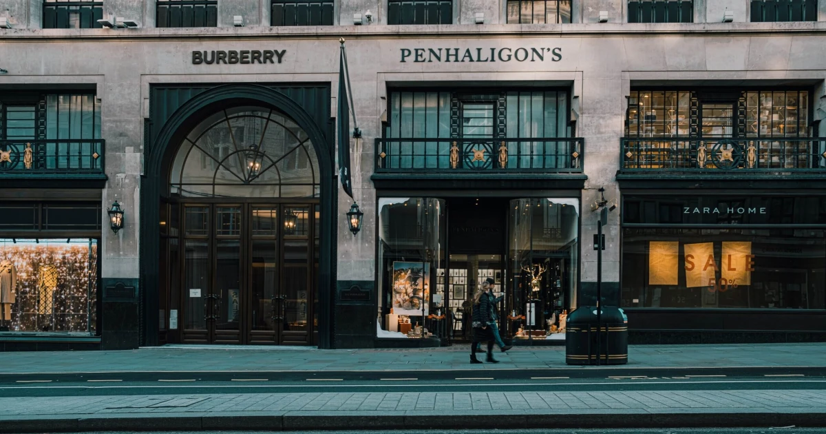 Výdavky na luxus klesajú, zisk Burberry klesol takmer o pätinu - Forbes ...
