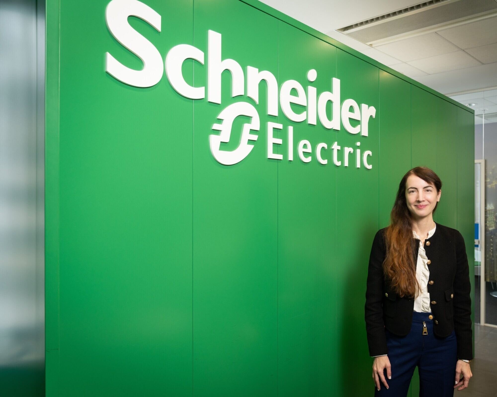 Neverte mýtom o elektromobilite, radí viceprezidentka Schneider ...