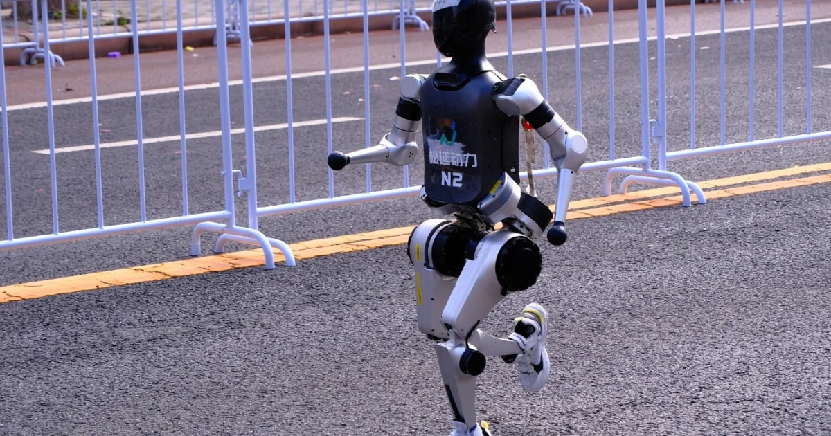 Čínske roboty už aj behajú. Majú za sebou prvý oficiálny polmaratón ...