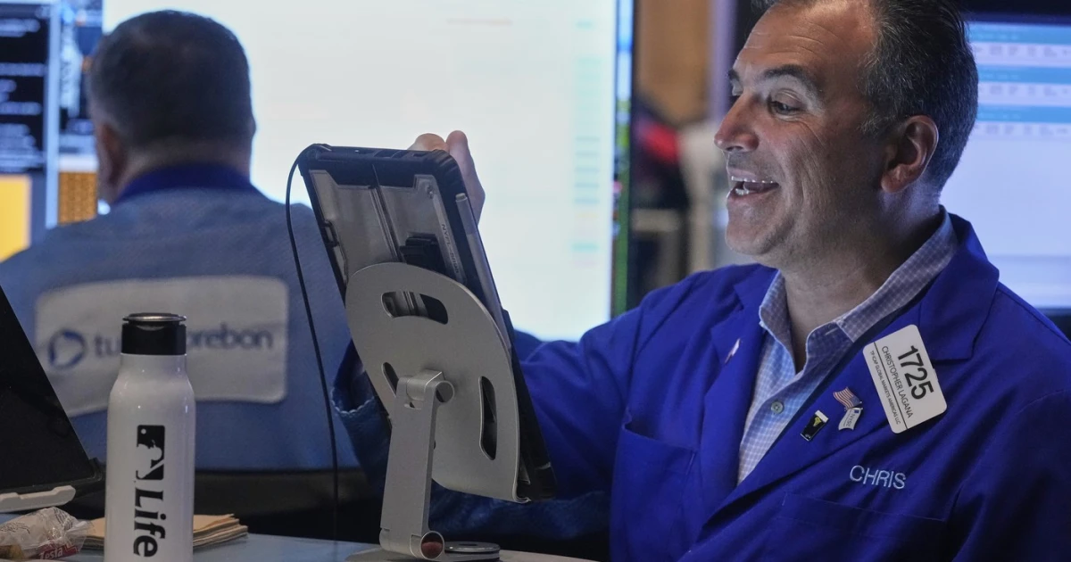 Dolár posilňuje vďaka špekuláciám o úrokových sadzbách. Euro oslabuje ...